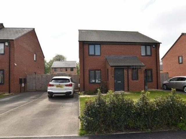2 Bedroom Semi detached House For Sale In Seacroft, Leeds