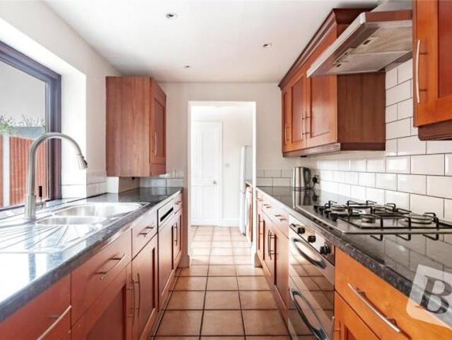 2 bedroom semi detached house for sale in Shaftesbury Road, Romford, RM1