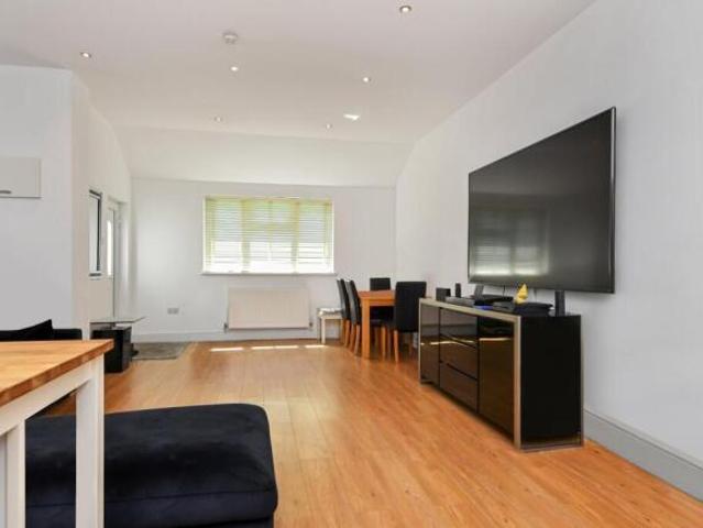 2 bedroom semi detached house for sale in South Avenue, Southend on Sea, Essex, SS2