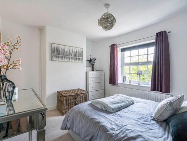2 bedroom semi detached house for sale in Stoke Fields, Guildford, GU1
