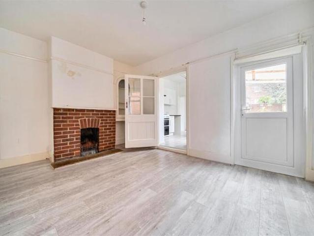 2 bedroom semi detached house for sale in Stoke Fields, Guildford, GU1