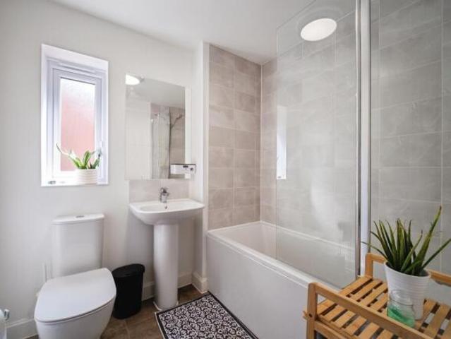 2 bedroom semi detached house for sale in Stymie Close, Basingstoke, RG24