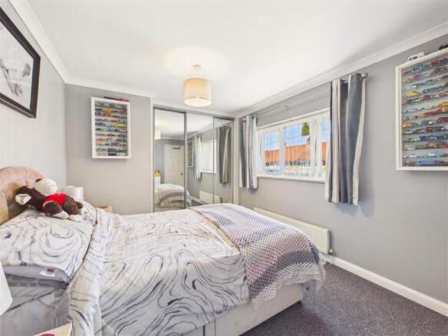 2 bedroom semi detached house for sale in Sullivan Road, Hull, HU4