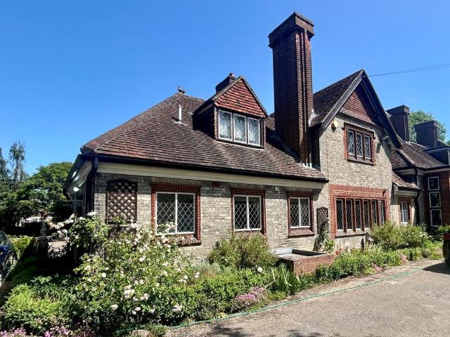 2 Bedroom Semi Detached House for rent at Sylvan Avenue, Hornchurch