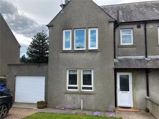 2 bedroom semi detached house for rent in 58 Allardyce Crescen.
