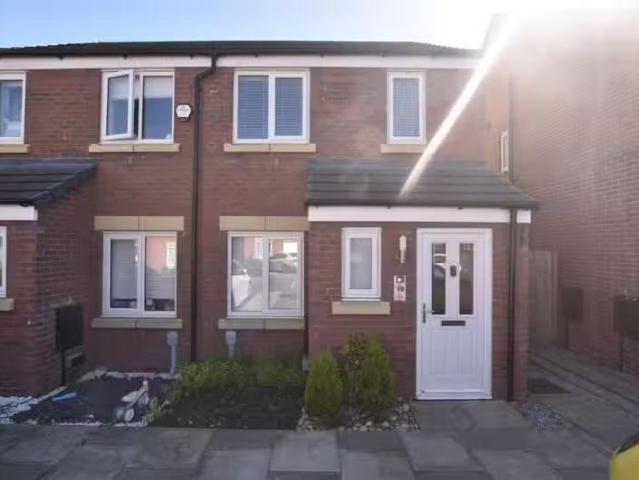 2 bedroom semi detached house for rent in The Limes, Blackburn.