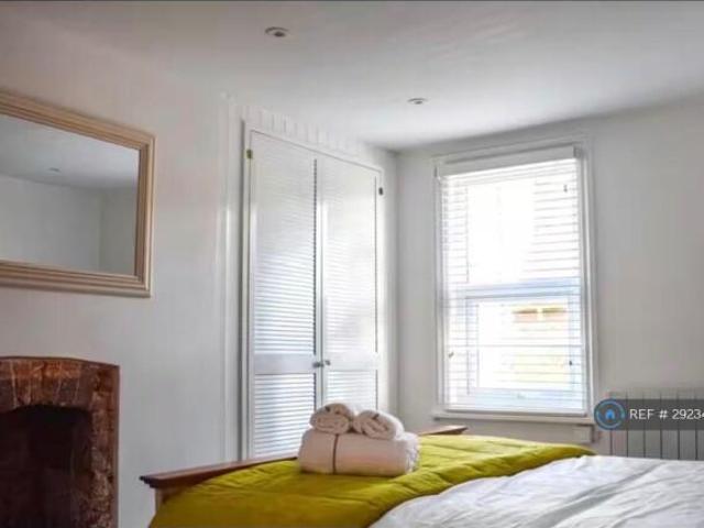 2 bedroom semi detached house for rent in The St, Ashford, TN25
