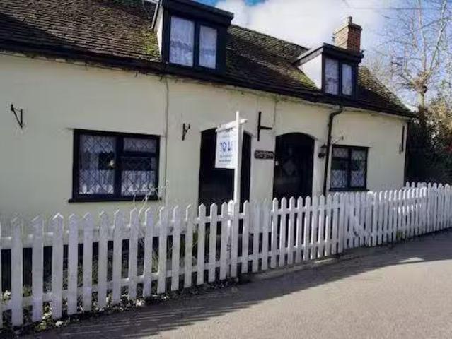 2 bedroom semi detached house for rent in Tudor Cottages, Rect.