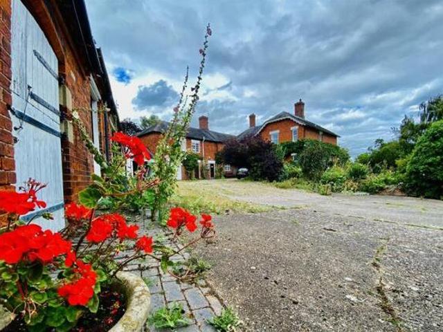 2 Bedroom Semi detached House For Rent In Tutbury
