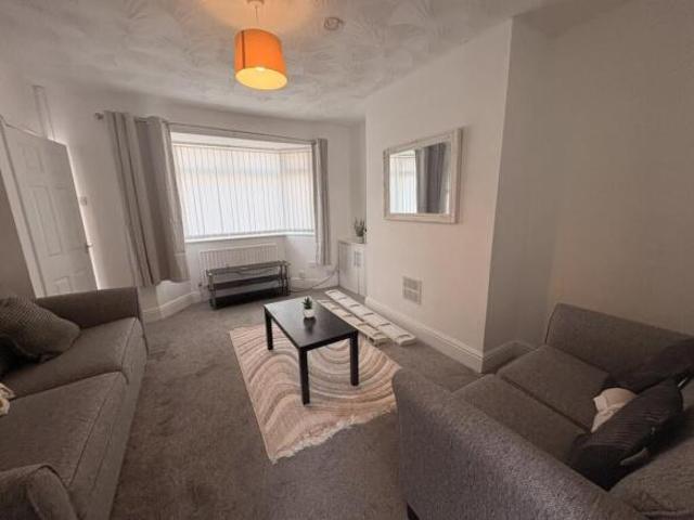 2 bedroom semi detached house for rent in Vale Avenue, Warrington, WA2
