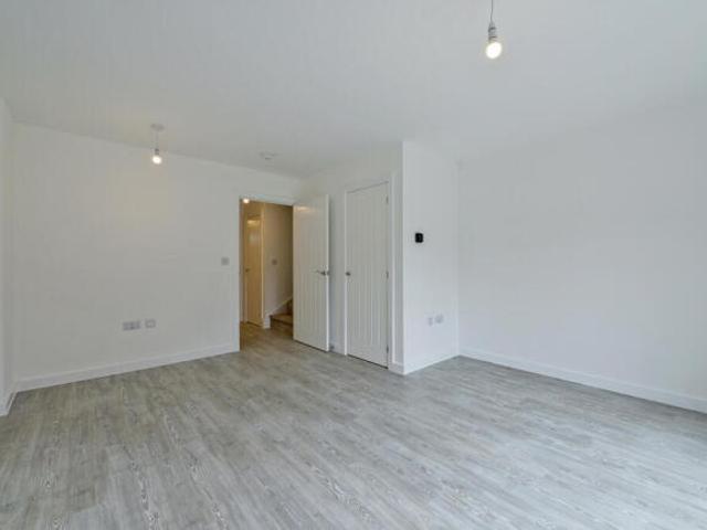 2 bedroom semi detached house for rent in Wake Road, Almondsbury, Bristol, BS10