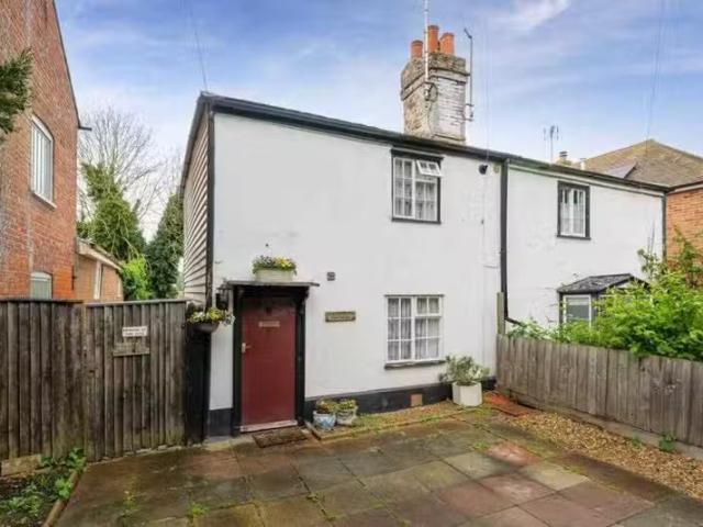 2 bedroom semi detached house for rent in Waterlock Cottages.