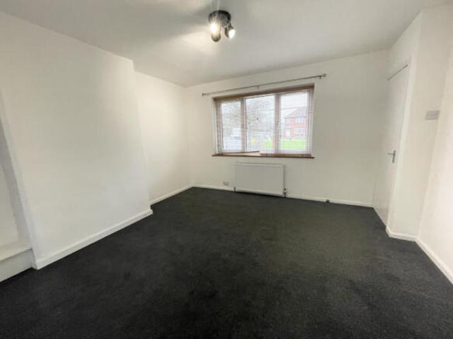 2 bedroom semi detached house for rent in Weir Hall Avenue, N18