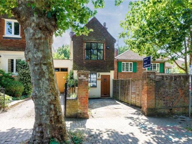 2 bedroom semi detached house for rent in Westleigh Avenue, London, SW15