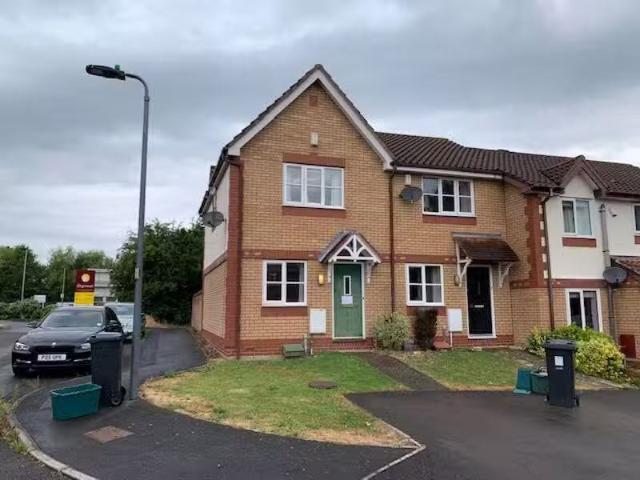 2 bedroom semi detached house for rent in Wheatfield Drive, Br.