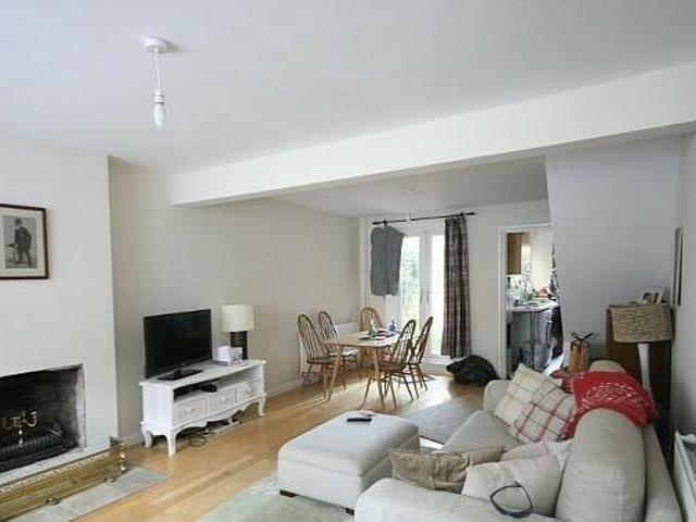2 Bedroom Semi detached House For Rent In Windsor, Berkshire