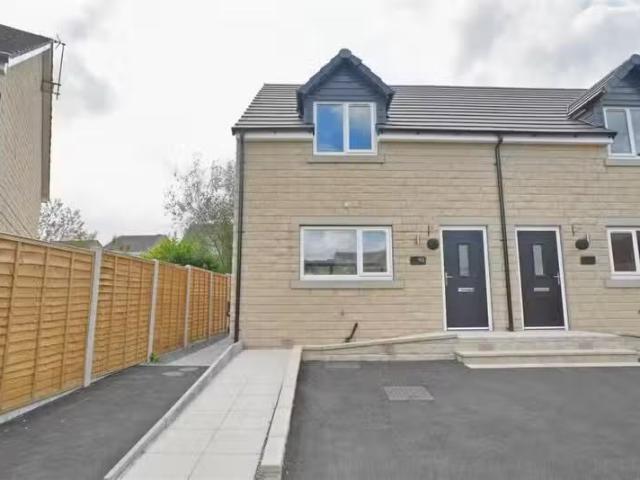 2 bedroom semi detached house for rent in Woodsley Fold, Thorn.