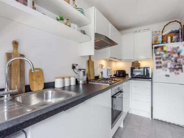 2 bedroom semi detached house for rent in Worplesdon Road, Guildford, GU2