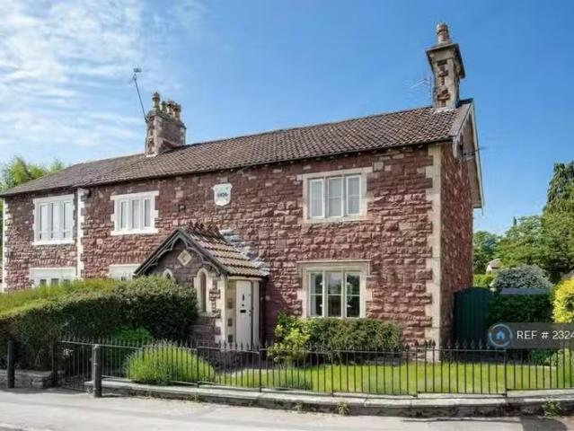 2 bedroom semi detached house for rent in Abbots Leigh Road, B.