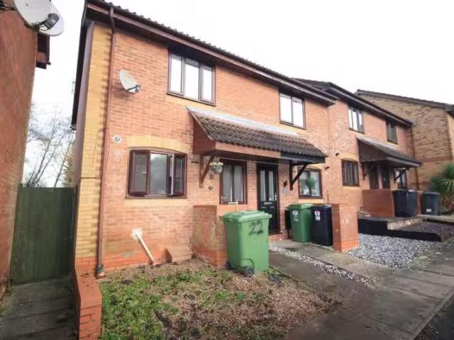 2 bedroom semi detached house for rent in Ashmores Close, Redd.