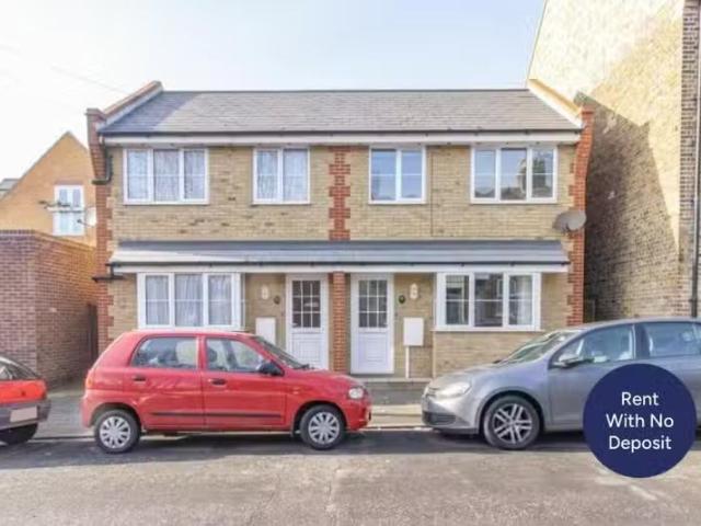 2 bedroom semi detached house for rent in Arnold Road, Margate.