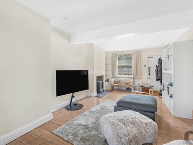 2 bedroom semi detached house for rent in Avenue Cottages, Mill Hill Village, NW7