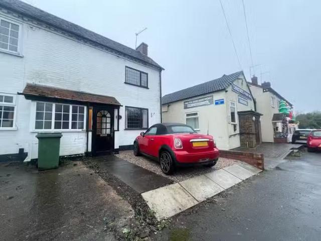 2 bedroom semi detached house for rent in Birchfield Road, Red.