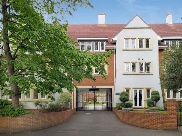 2 bedroom semi detached house for rent in Camborne Road, Sutton, SM2