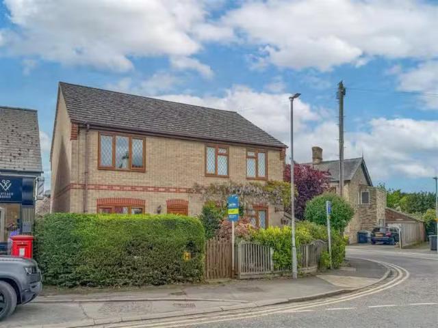 2 bedroom semi detached house for rent in Carter Street, Fordh.