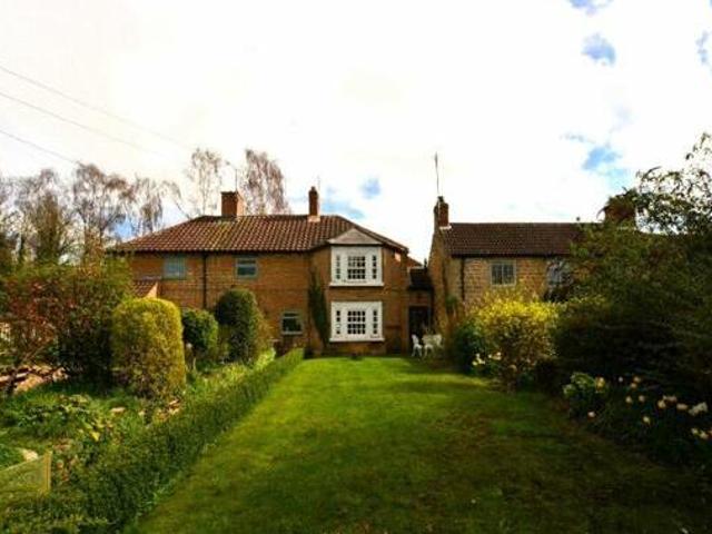 2 Bedroom Semi detached House For Rent In Carlton in lindrick