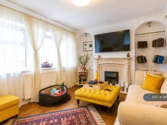 2 bedroom semi detached house for rent in Castle Road, Birming.