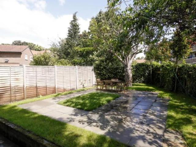 2 bedroom semi detached house for rent in Chester Road, SW19