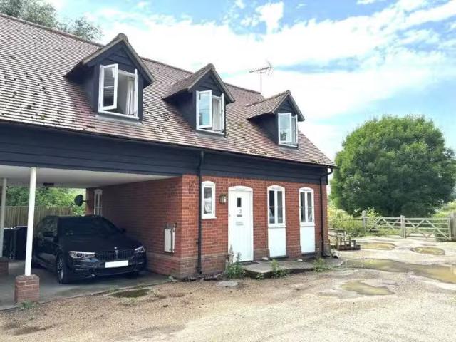 2 bedroom semi detached house for rent in Church Lane, Chislet.