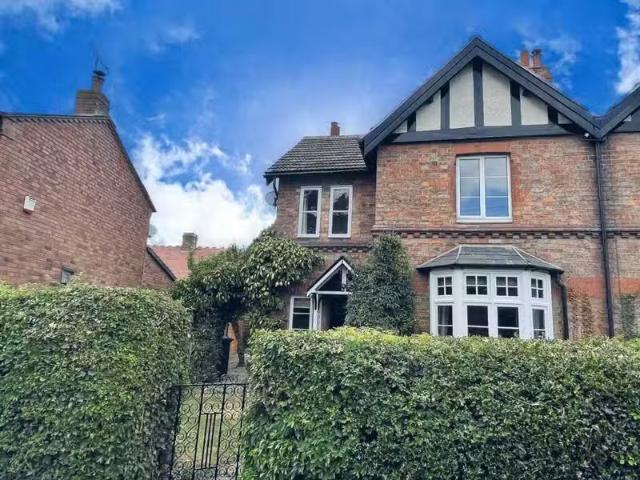 2 bedroom semi detached house for rent in Church Road, Gaydon.