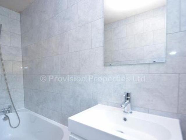 2 Bedroom Semi detached House For Rent In City Centre, Leeds