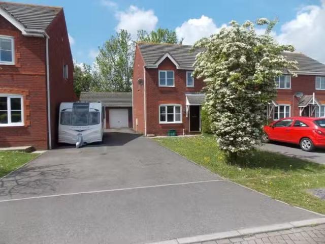 2 bedroom semi detached house for rent in Colliers Break, Emer.