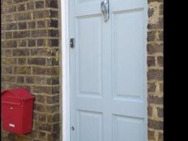 2 bedroom semi detached house for rent in Coppetts Road, London, N10