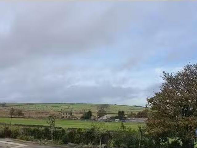 2 bedroom semi detached house for rent in Country View, Bradfo.