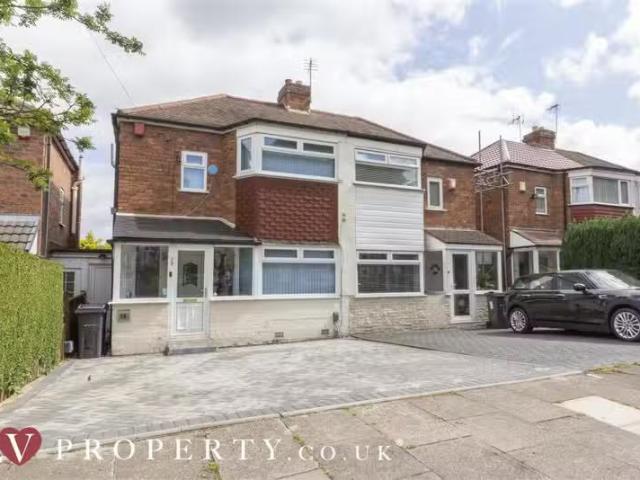 2 bedroom semi detached house for rent in Courtenay Road, Grea.