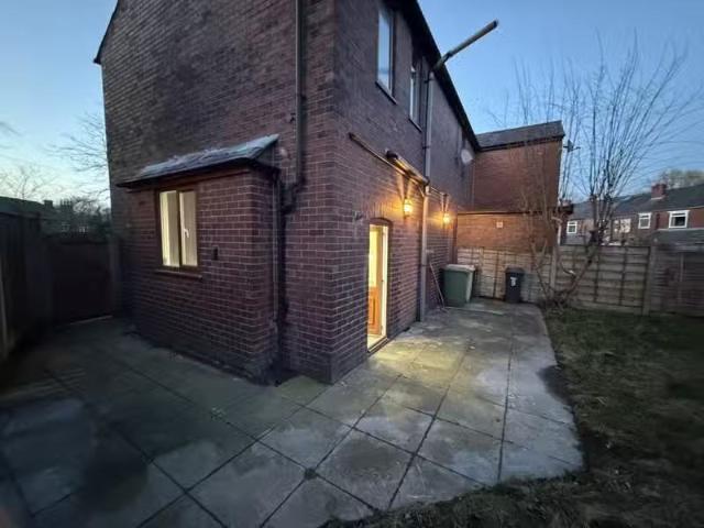 2 bedroom semi detached house for rent in Cloverdale Square, S.