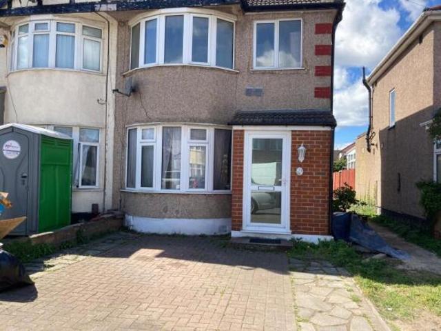 2 bedroom semi detached house for rent in Clevedon Gardens, Hayes, UB3