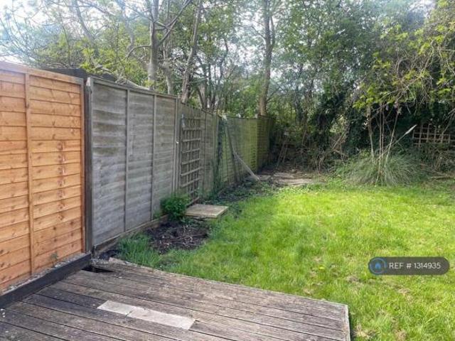 2 bedroom semi detached house for rent in Cressey Avenue, Milton Keynes, MK5