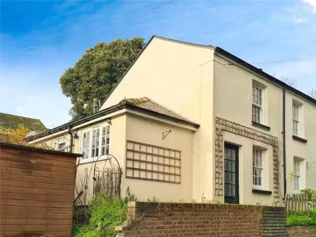 2 bedroom semi detached house for rent in Deal Road, Northbour.