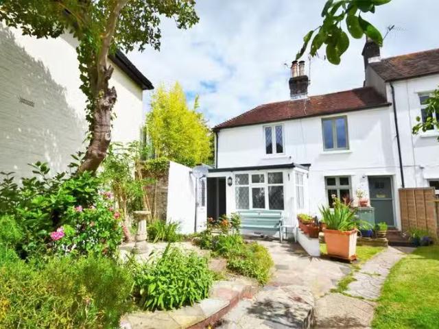 2 bedroom semi detached house for rent in East End Lane, Ditch.