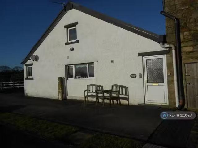 2 bedroom semi detached house for rent in Eaves Hall Lane, Cli.
