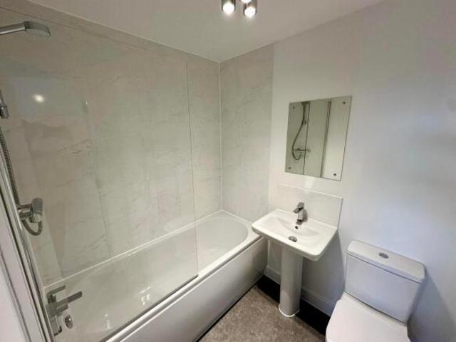 2 bedroom semi detached house for rent in Eliza Grant Road, LS15