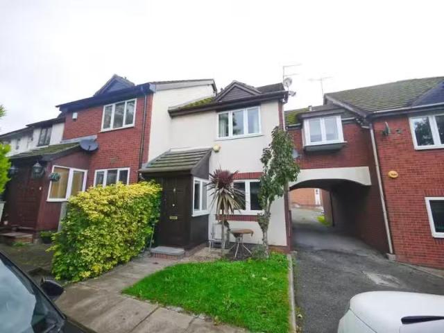 2 bedroom semi detached house for rent in Fairfield Close, Nor.
