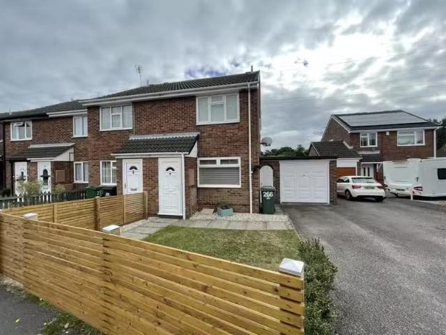 2 bedroom semi detached house for rent in Fairway Road South.