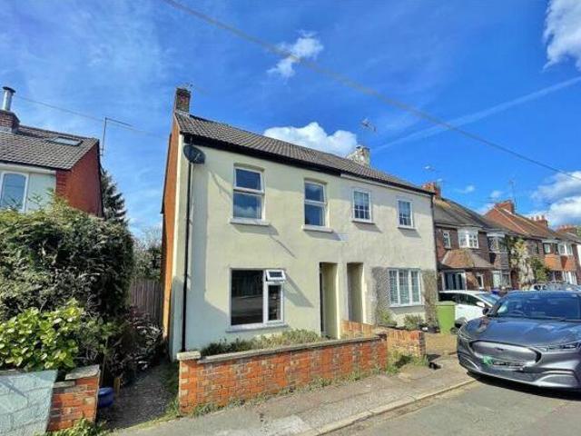 2 Bedroom Semi detached House For Rent In Farnborough, Hampshire
