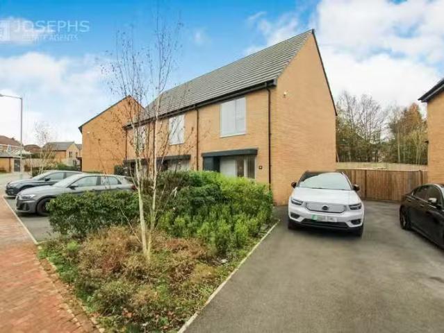 2 bedroom semi detached house for rent in Fenton Way, Bolton.